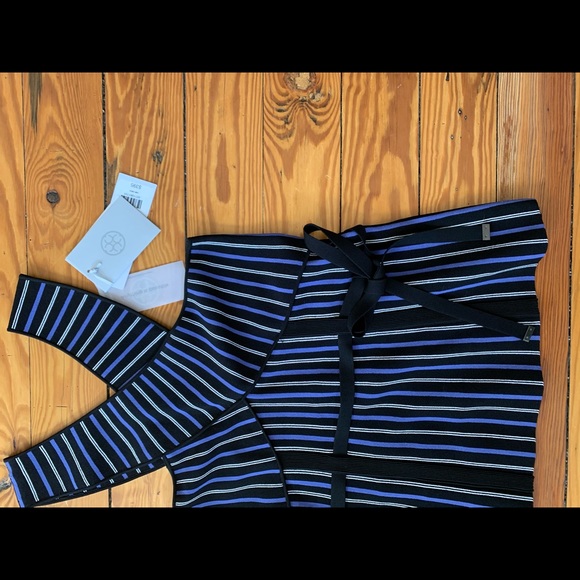 Carlisle | Tops | Carlisle Blue White And Black Crossways Top S | Poshmark